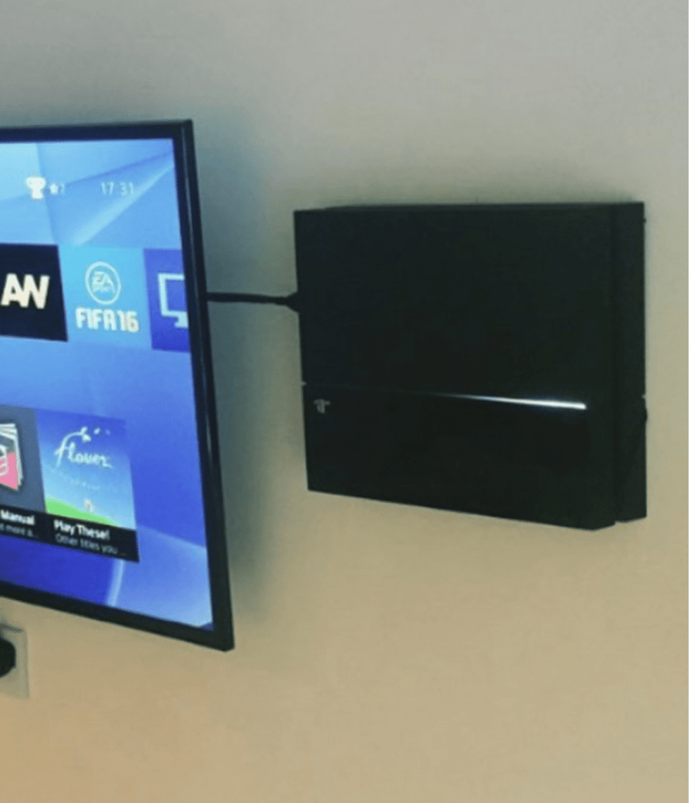 PS4 Wall Mount | SONY PlayStation 4 Compatible Mount – FLOATING GRIP